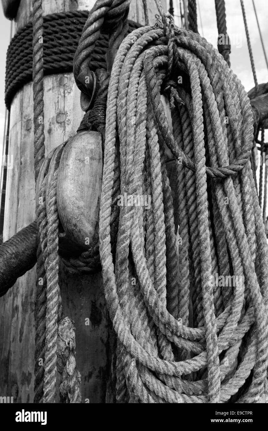18th century ship mast hi-res stock photography and images - Alamy