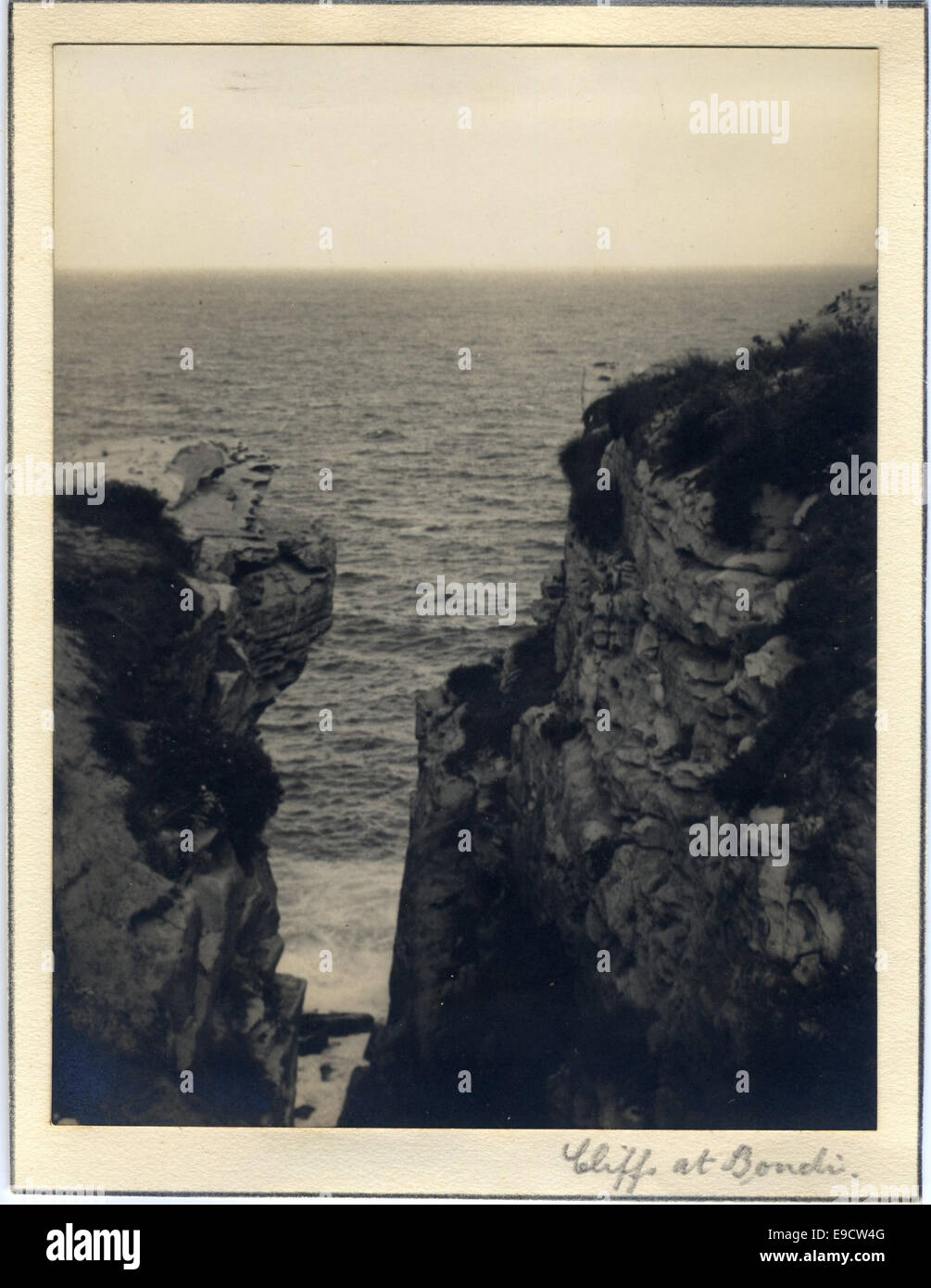 'Cliffs at Bondi' 14011218833 o Stock Photo - Alamy