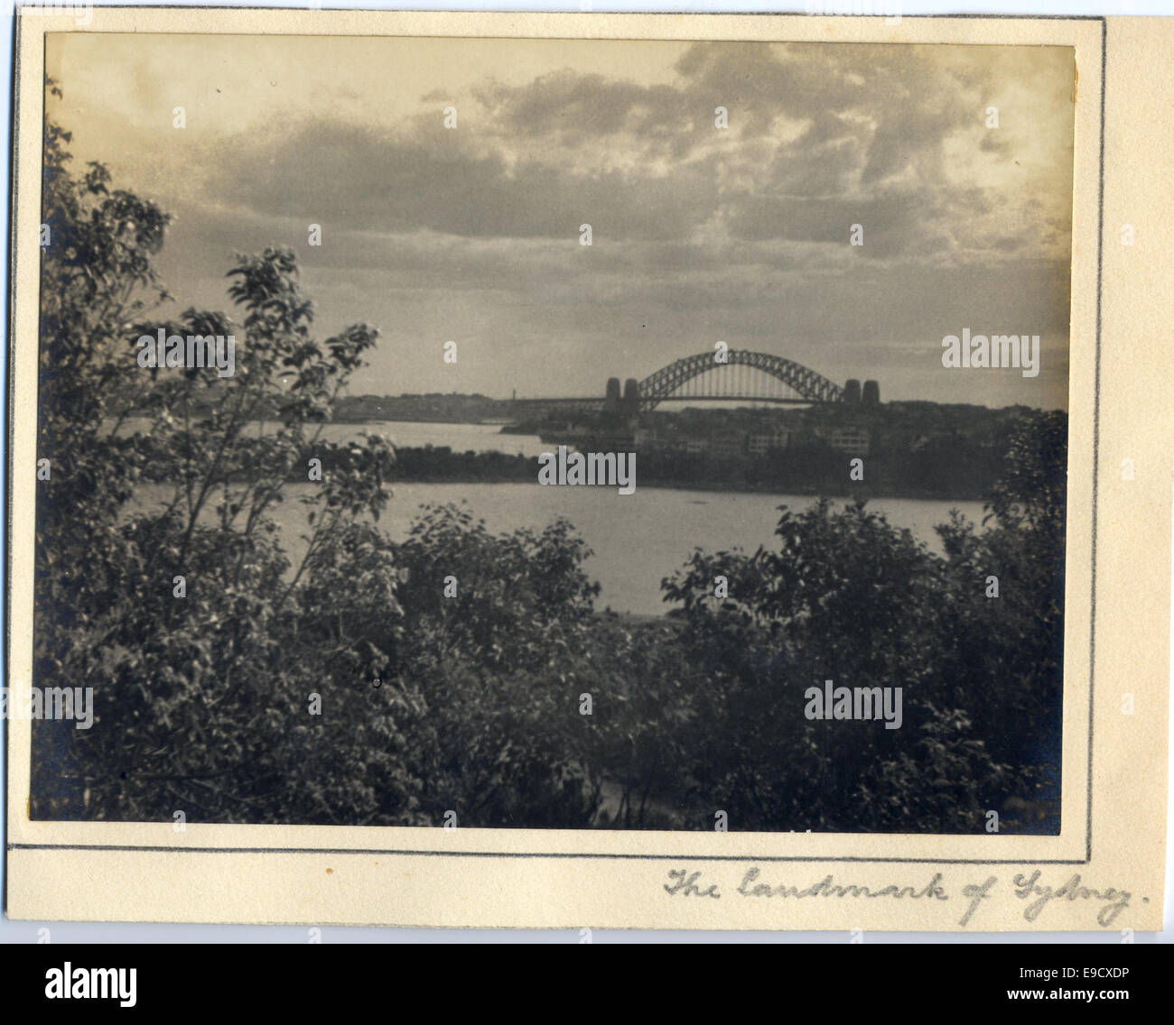 This photograph highlights one of the most iconic landmarks in Sydney ...