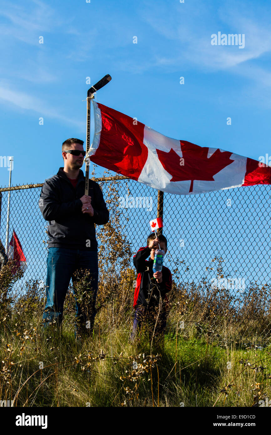 Canadian soldiers respect highway hi-res stock photography and images ...