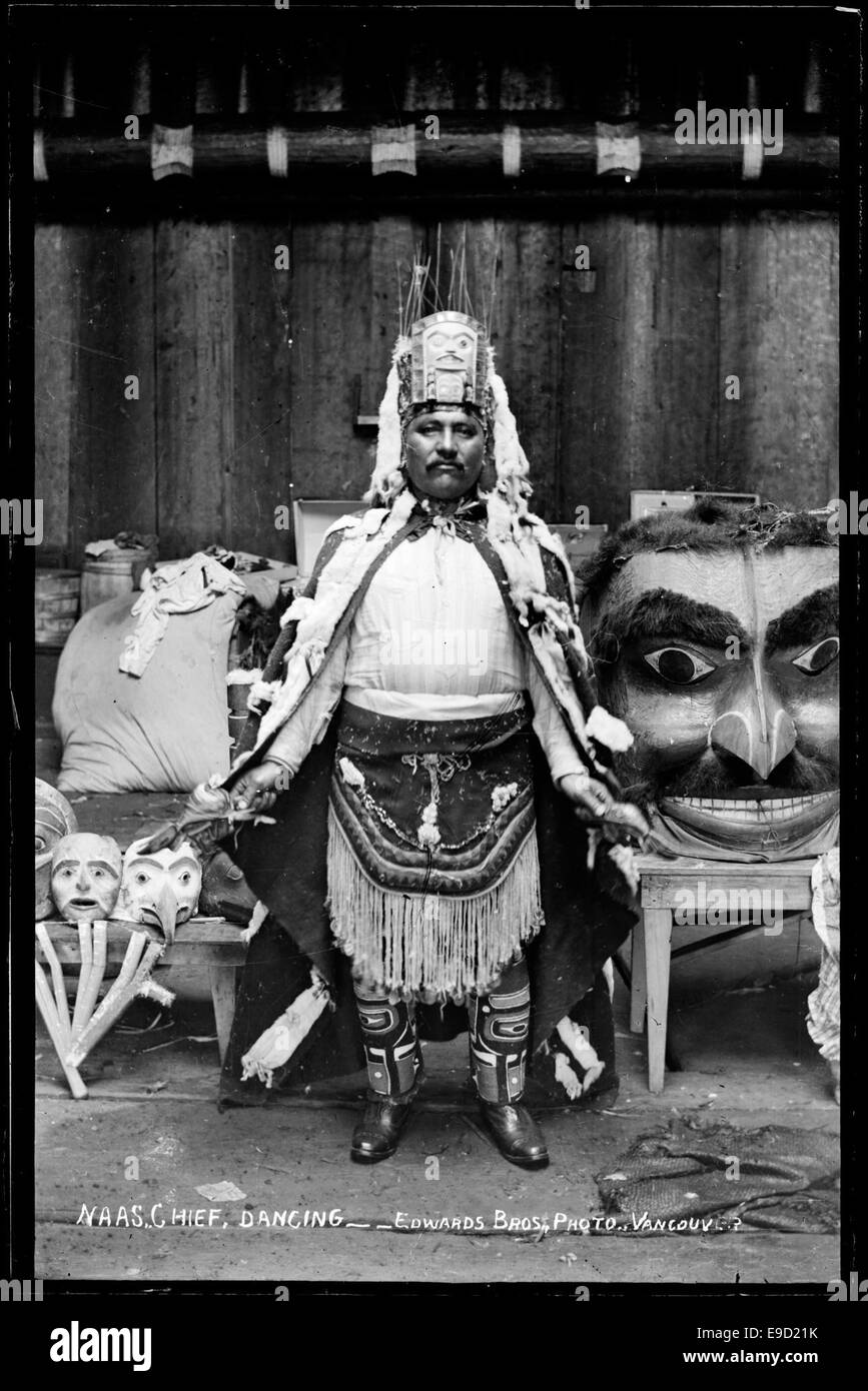 People in regalia hi-res stock photography and images - Alamy