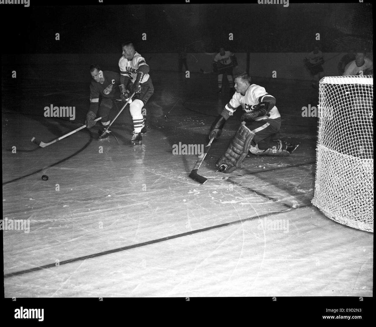 Photo from back two Black and White Stock Photos & Images - Alamy