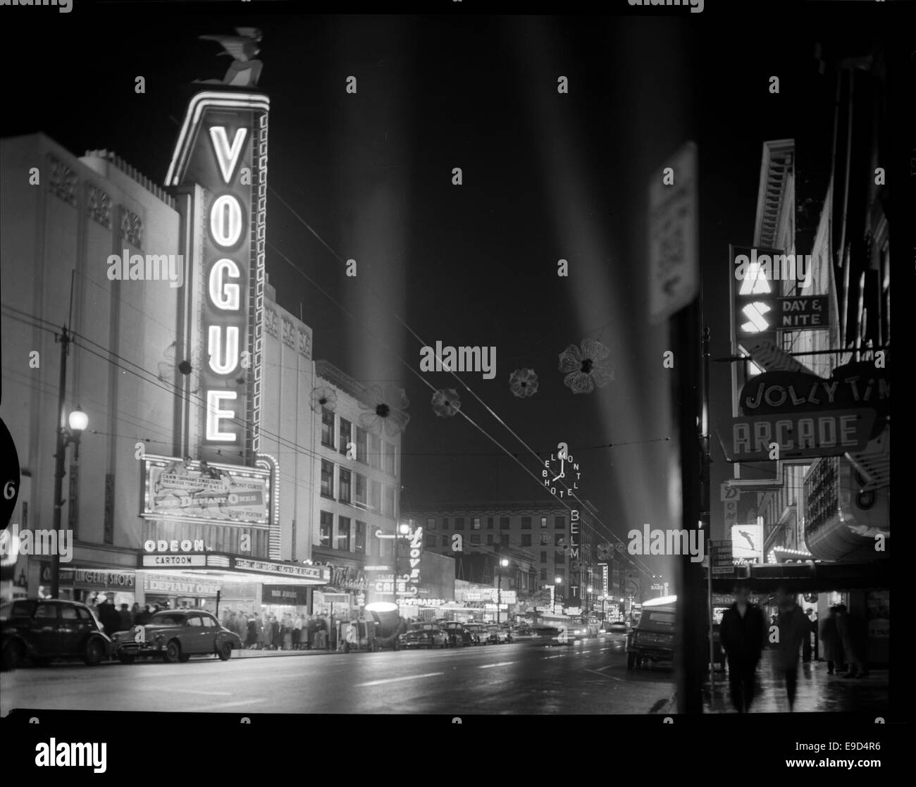 Vogue theatre neon sign hi-res stock photography and images - Alamy