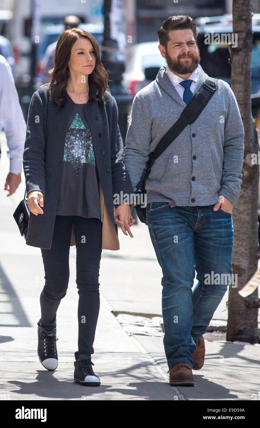 Jack Osbourne and wife Lisa Stelly go for a stroll on a sunny day in ...
