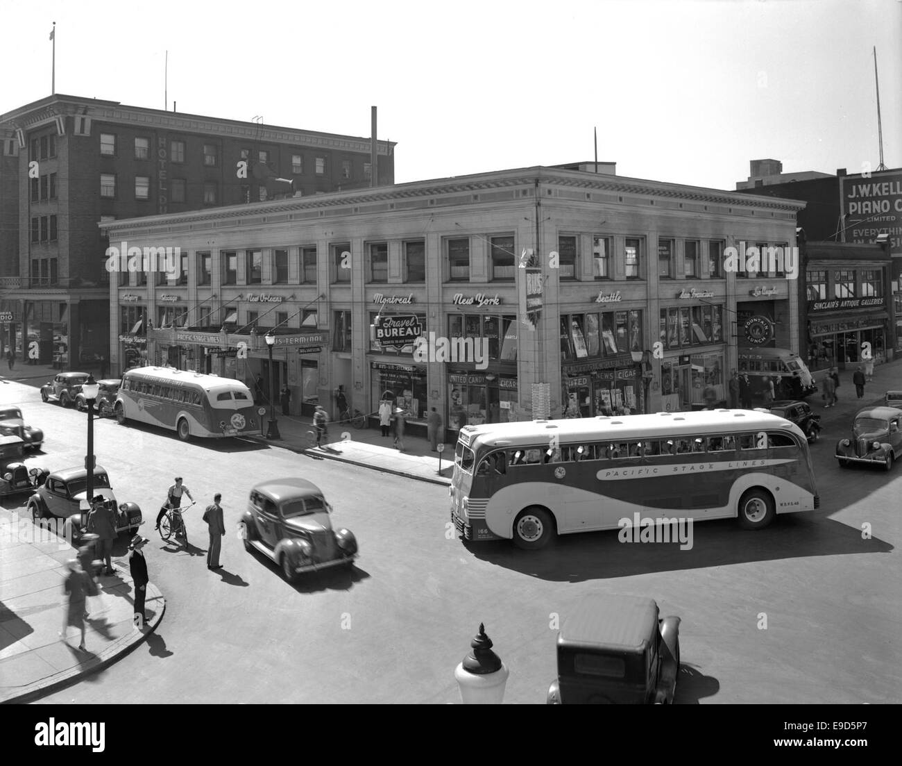 1950s buses hi-res stock photography and images - Alamy