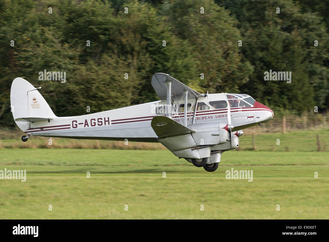 De havilland dragon rapide 1930s hi-res stock photography and images ...