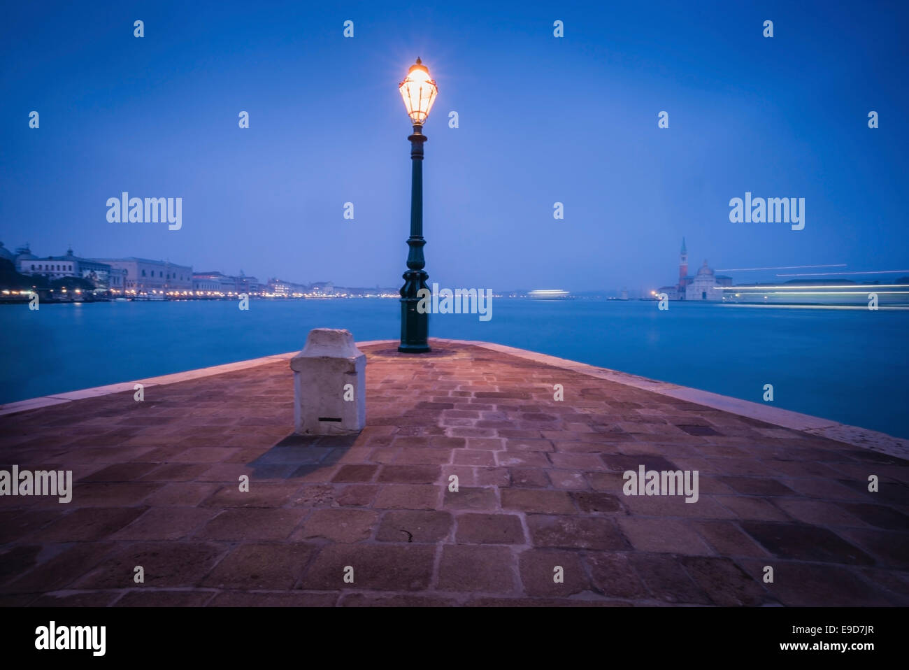 The Pink Lamp-post, Grand Canal, Venice, Italy Stock Photo - Alamy