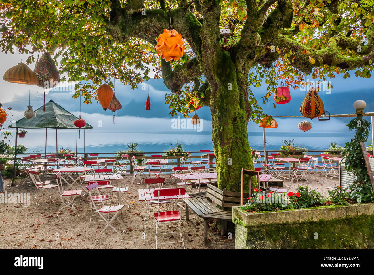 Chinese restaurant on Lake Hallstatt Stock Photo - Alamy