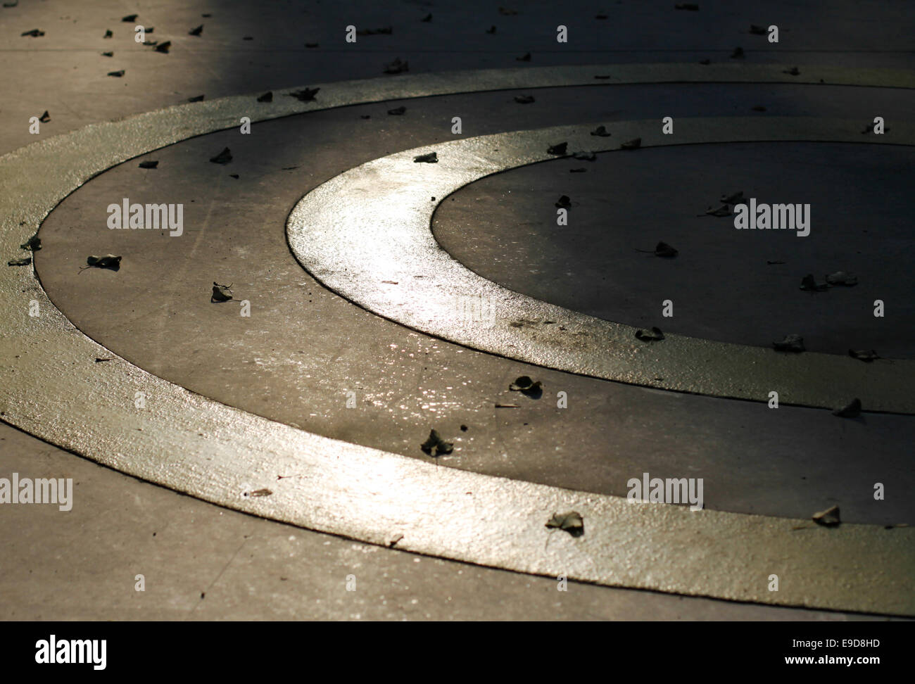 Circle shape on cement floor covered with leaves Stock Photo - Alamy