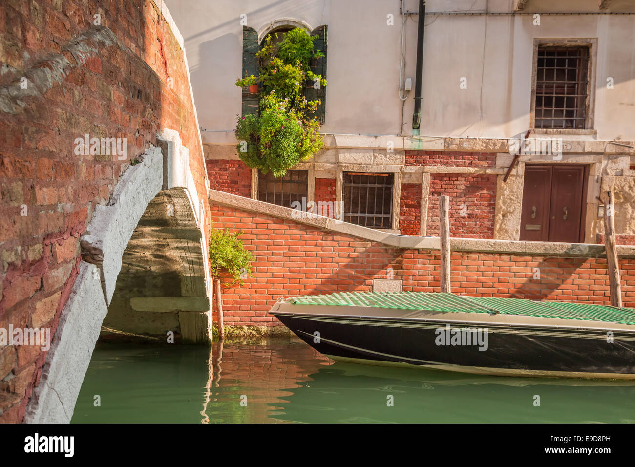 Venice stone bridge over canal hi-res stock photography and images - Alamy