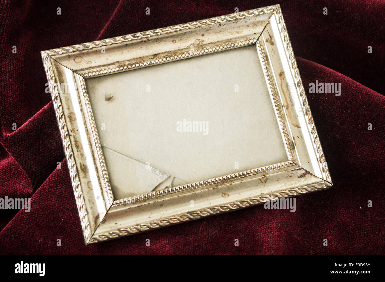 Broken picture frame hi-res stock photography and images - Alamy