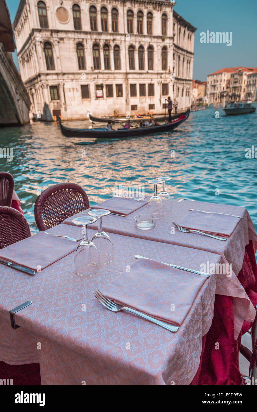 Floating restaurant italy hi-res stock photography and images - Alamy