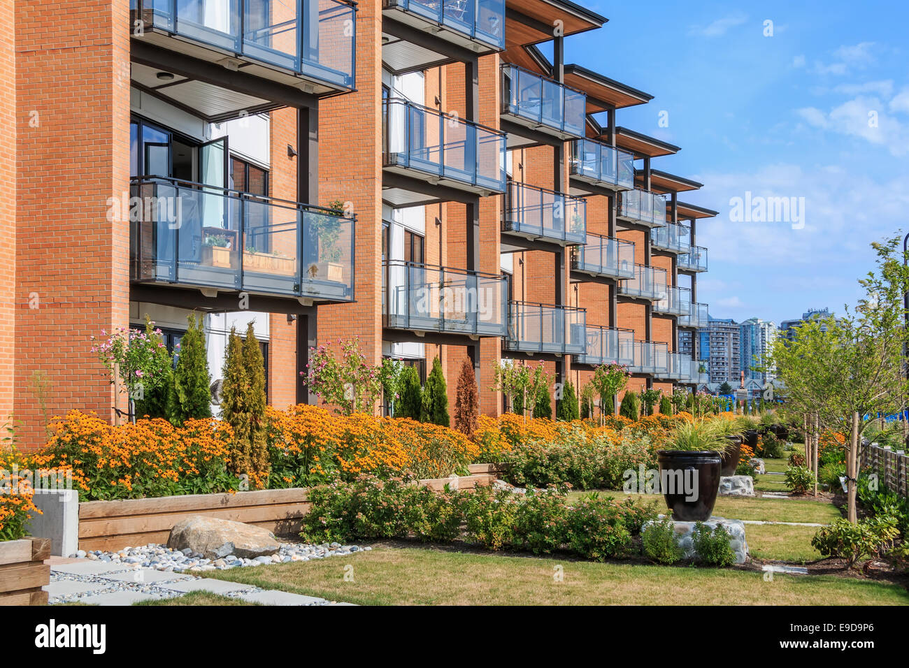 Building canada home residence hi-res stock photography and images - Alamy
