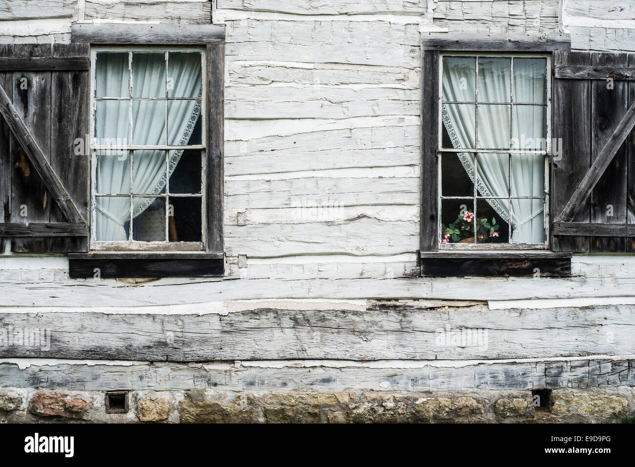 Old school windows hi-res stock photography and images - Alamy