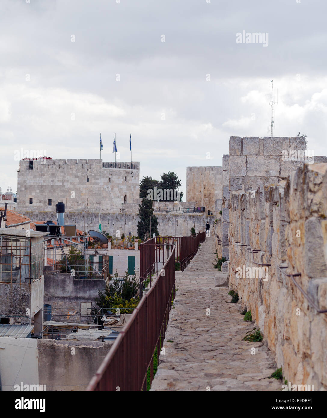 Walk along city walls hi-res stock photography and images - Alamy