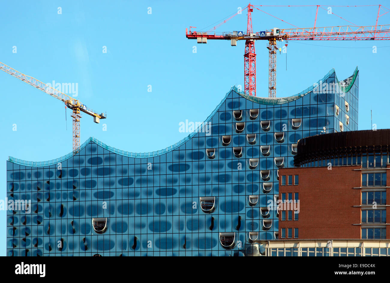 Opera house hamburg hi-res stock photography and images - Alamy