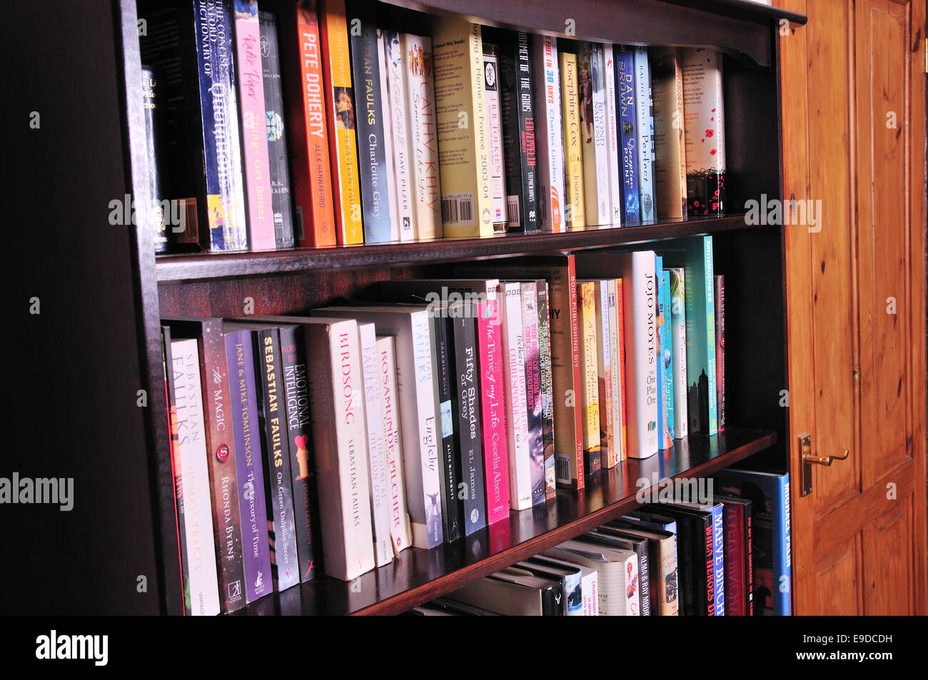 Book shelf hi-res stock photography and images - Alamy