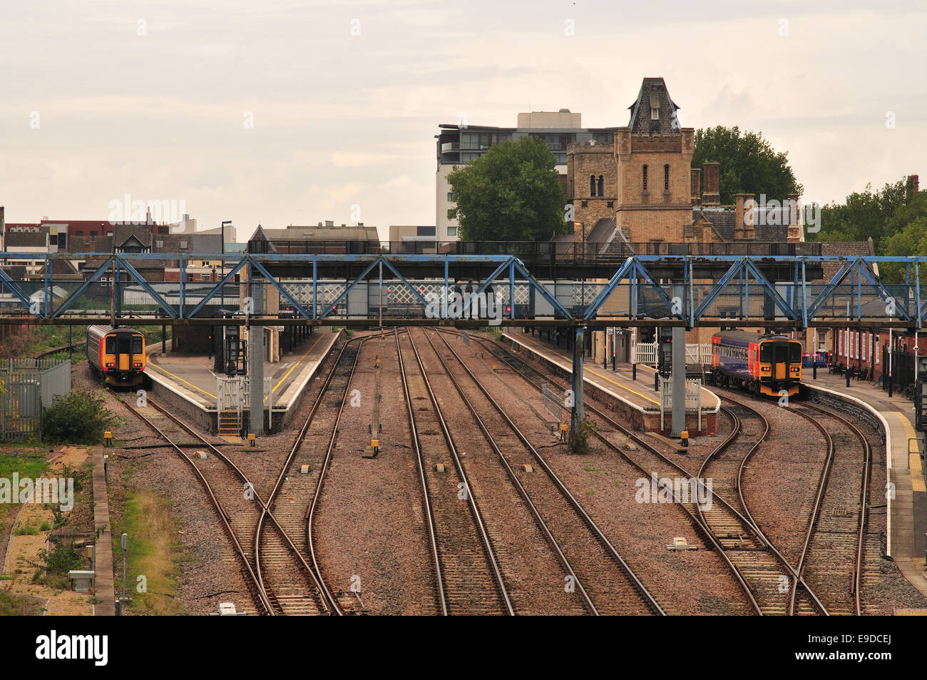 Lincoln railway station hi-res stock photography and images - Alamy