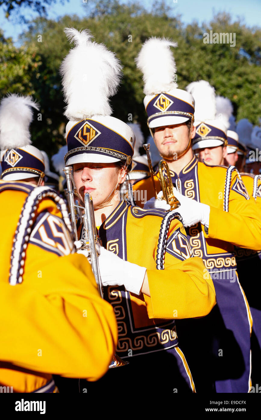 LSU Tigers cheerleaders and band walk up Victory Hill to the LSU Tigers ...