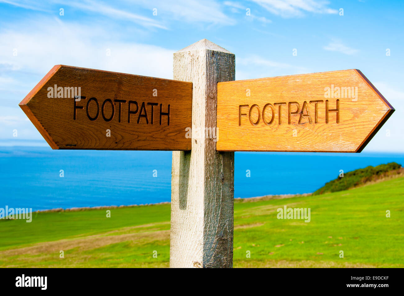 Footpath direction sign in English countryside Stock Photo - Alamy