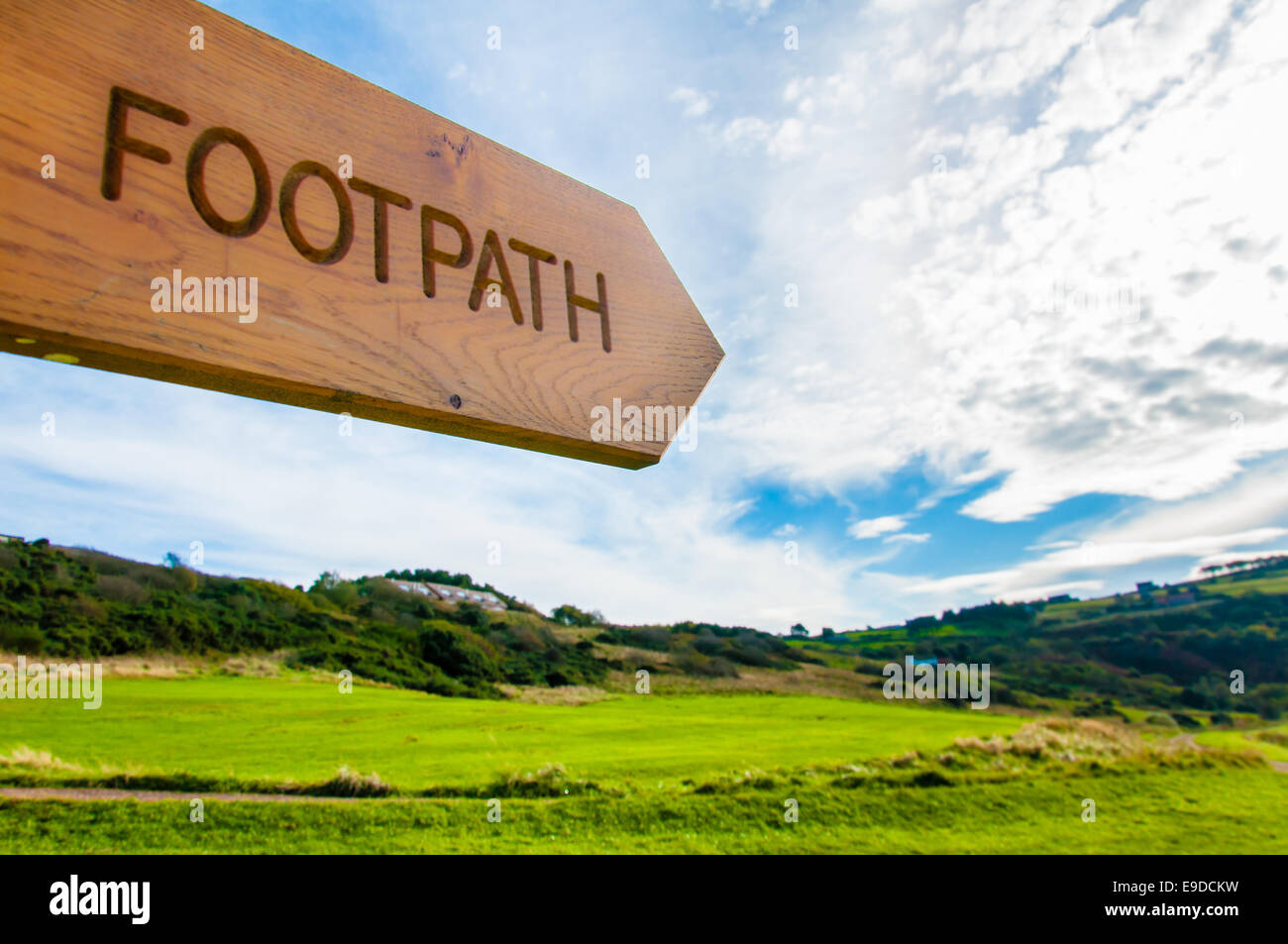 Footpath direction sign in English countryside Stock Photo - Alamy