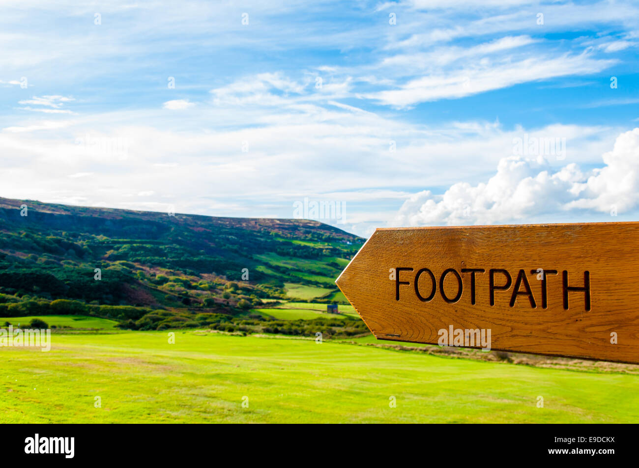 Footpath direction sign in English countryside Stock Photo - Alamy