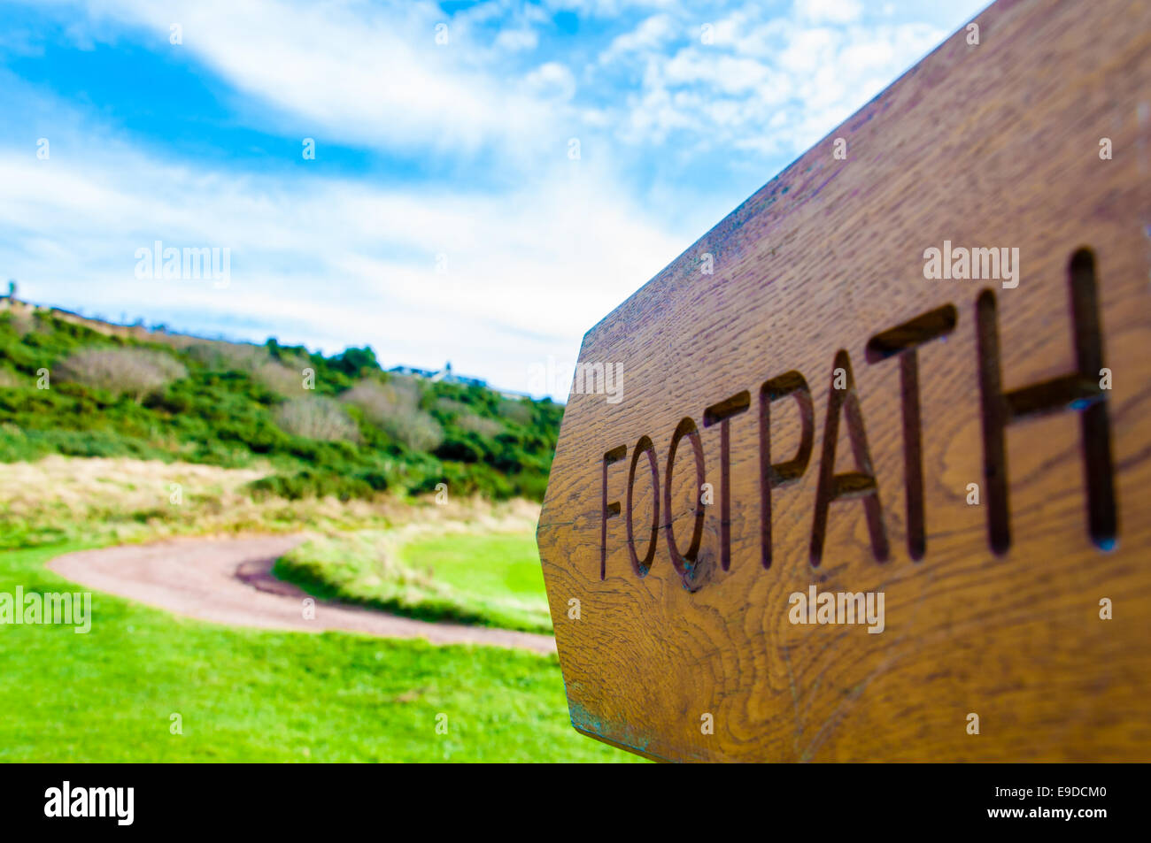 Footpath direction sign in English countryside Stock Photo - Alamy