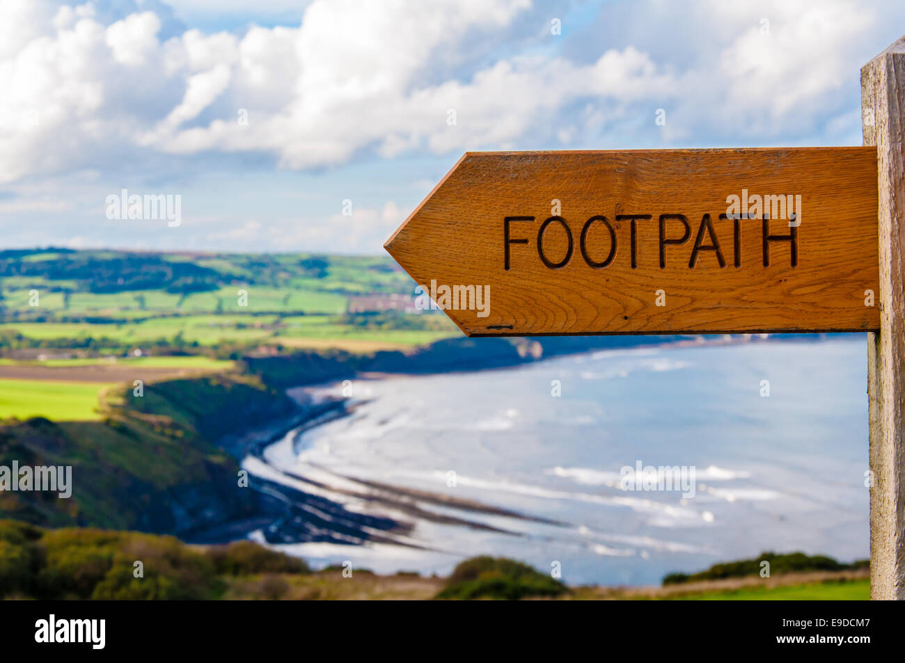 Footpath direction sign in English countryside Stock Photo - Alamy
