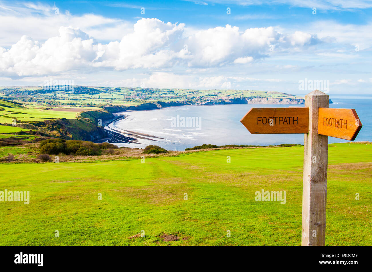 Footpath direction sign in English countryside Stock Photo - Alamy
