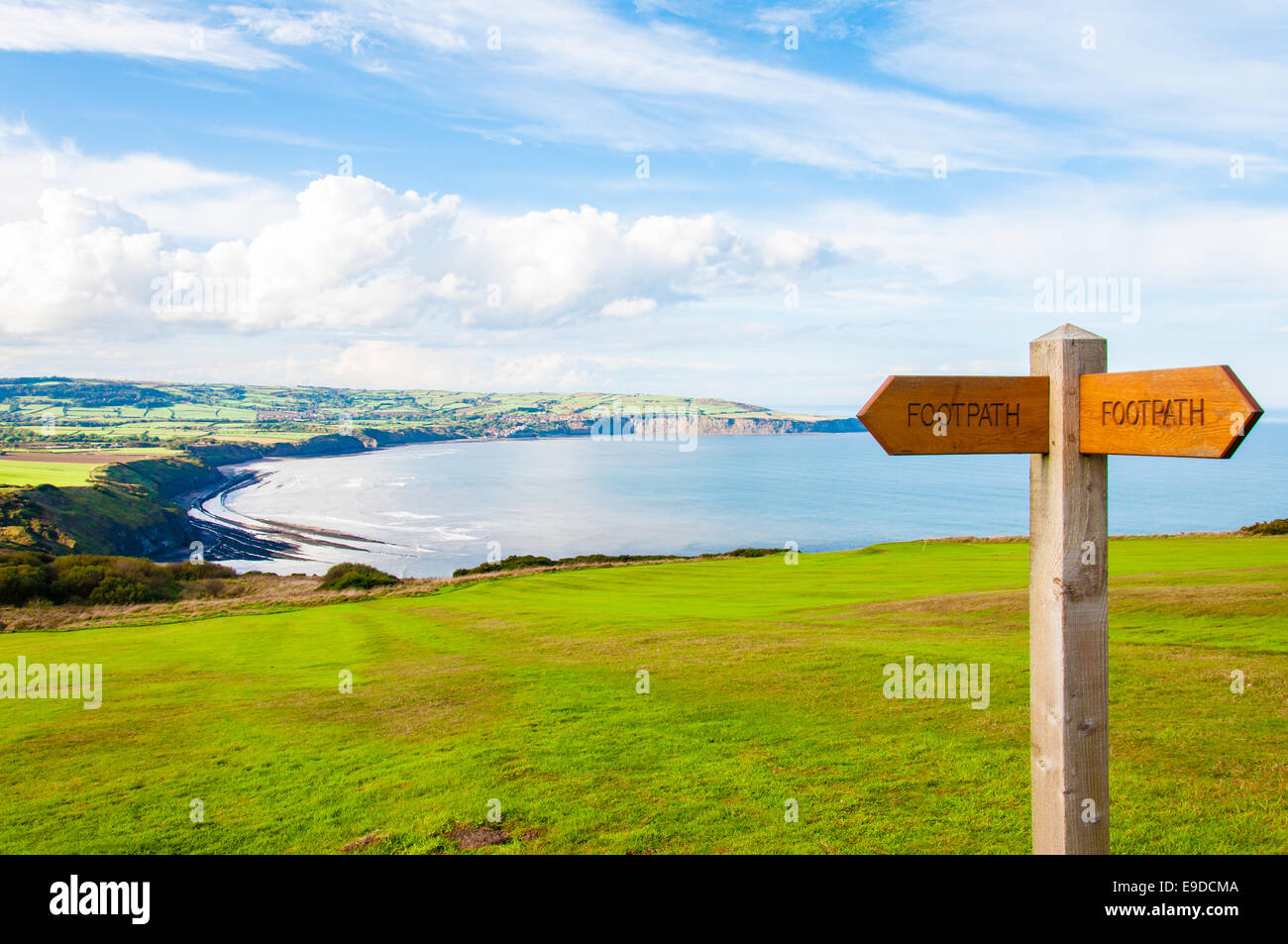 Footpath direction sign in English countryside Stock Photo - Alamy