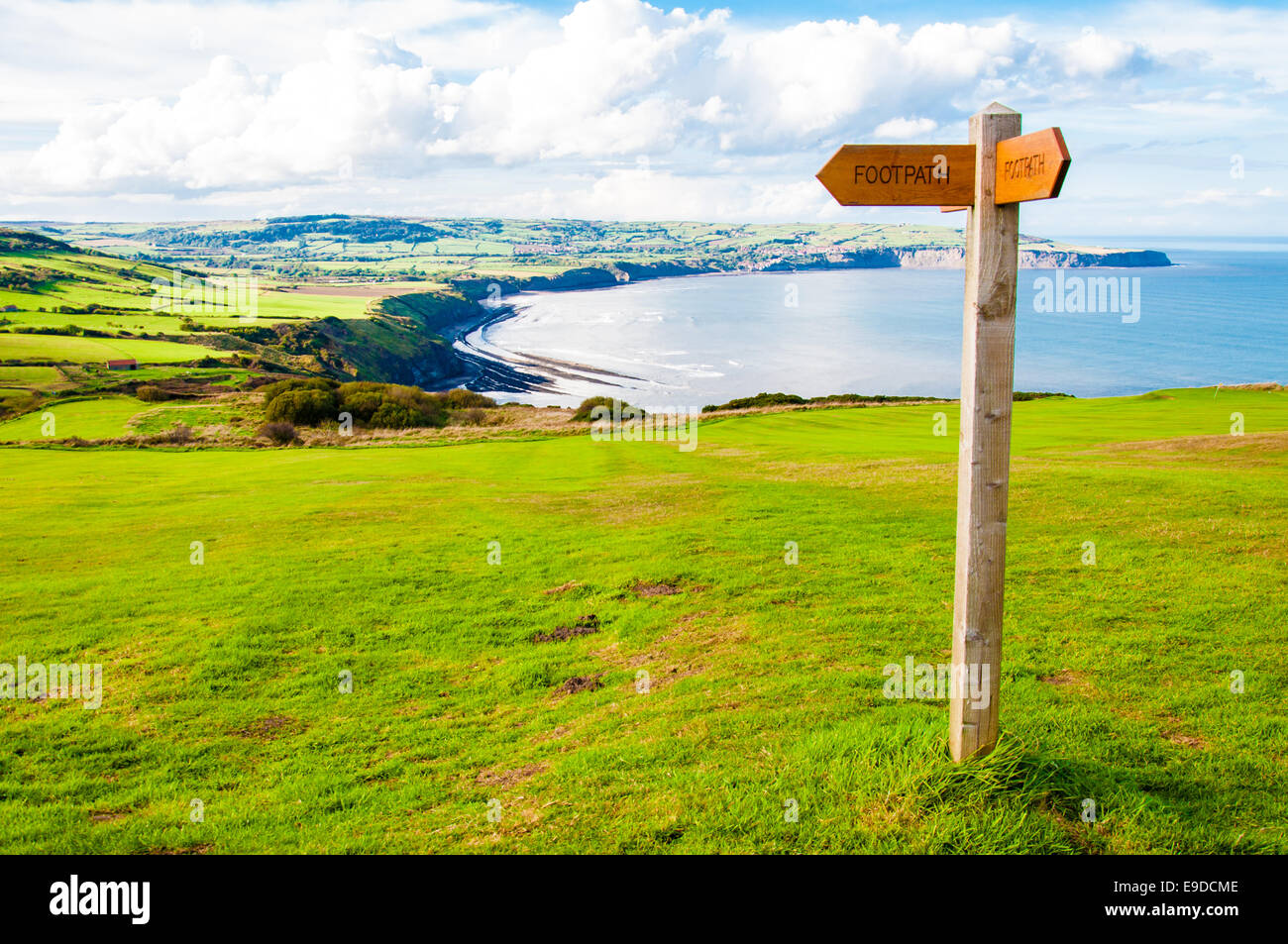 Footpath direction sign in English countryside Stock Photo - Alamy