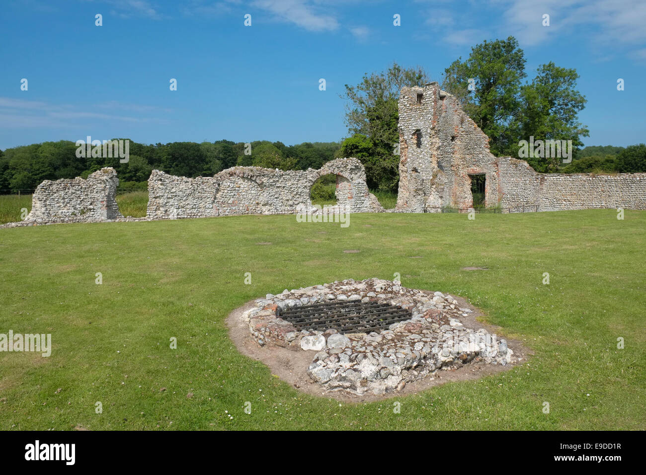 The inner court at Baconsthorpe Castle, Norfolk, England Stock Photo ...