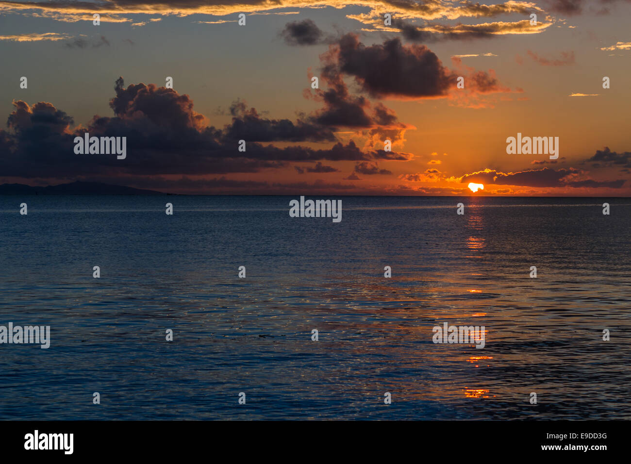 Sun disappearing hi-res stock photography and images - Alamy