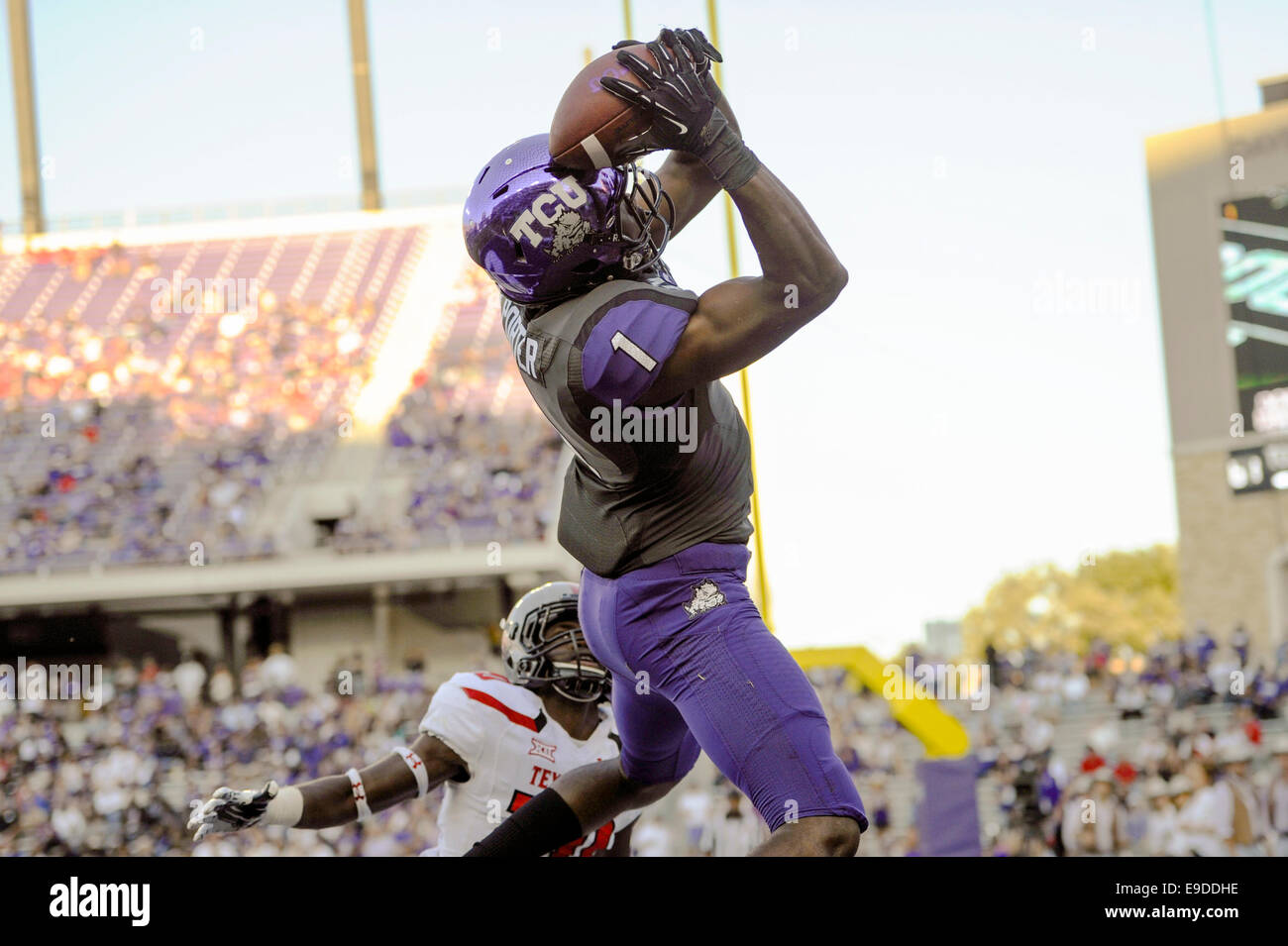 TCU Horned Frogs receiver Emanuel Porter (1) hauls in a pass from ...