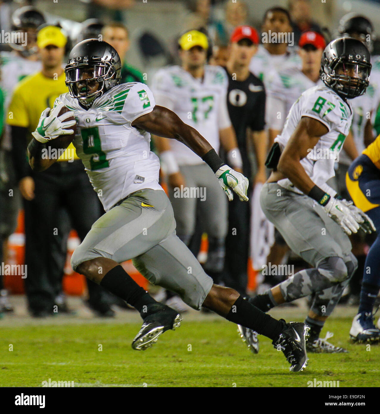 October 24, 2014 Santa Clara, CA : Oregon WR # 9 Byron Marshall run to ...