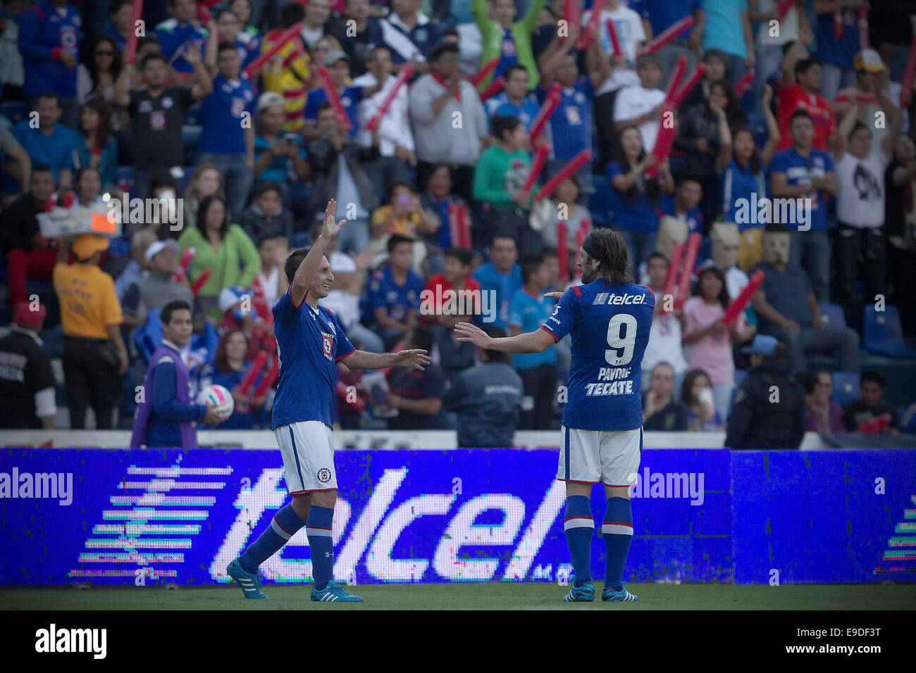 Mexico City, Mexico. 25th Oct, 2014. Cruz Azul's Christian Gimenez (L ...
