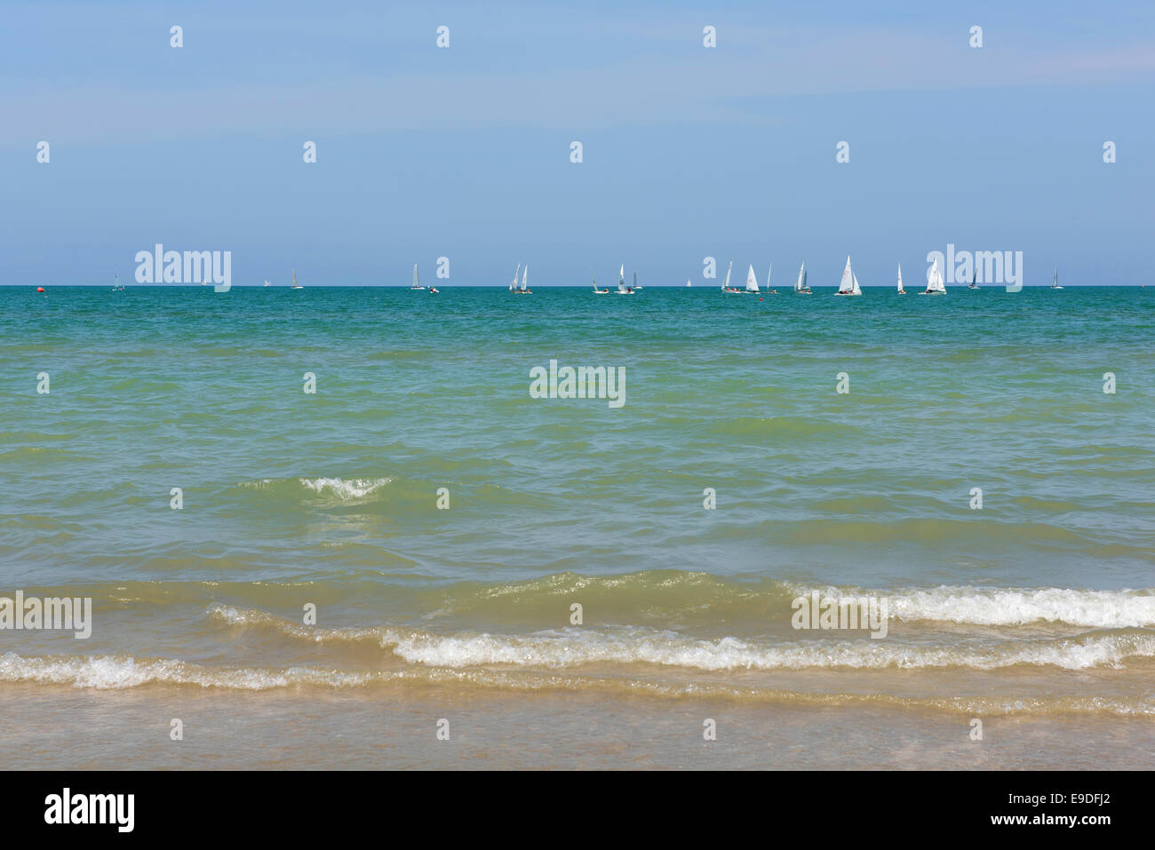 Surfboat hi-res stock photography and images - Alamy