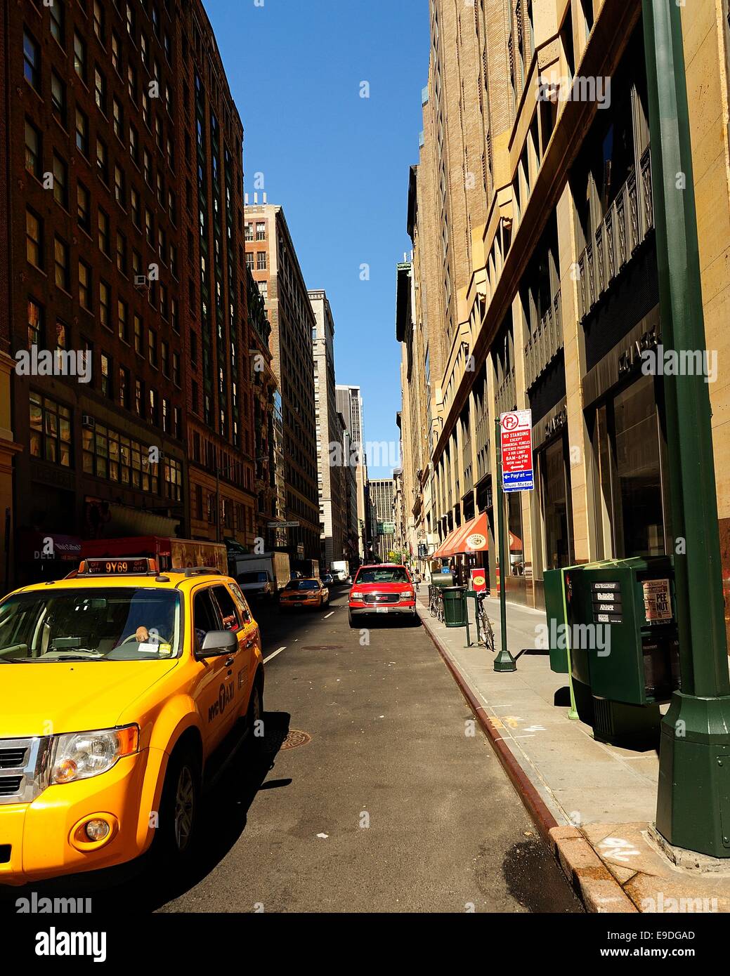 A street in downtown Manhattan on a sunny day Stock Photo - Alamy