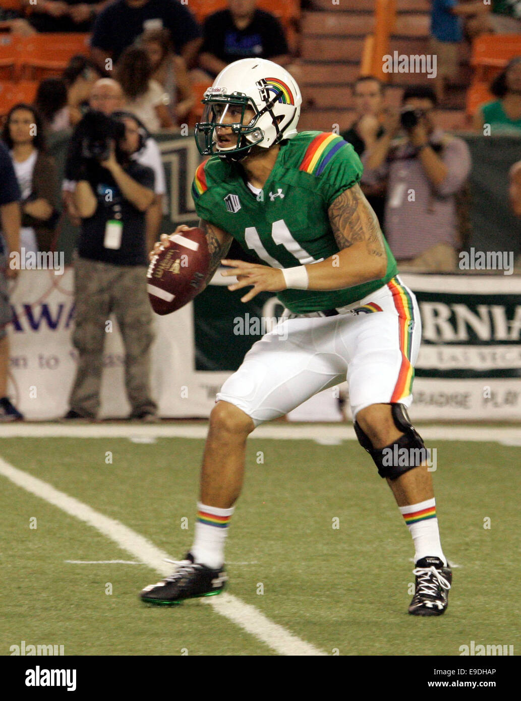 October 25, 2014 - Hawaii Rainbow Warriors quarterback Ikaika Woolsey ...