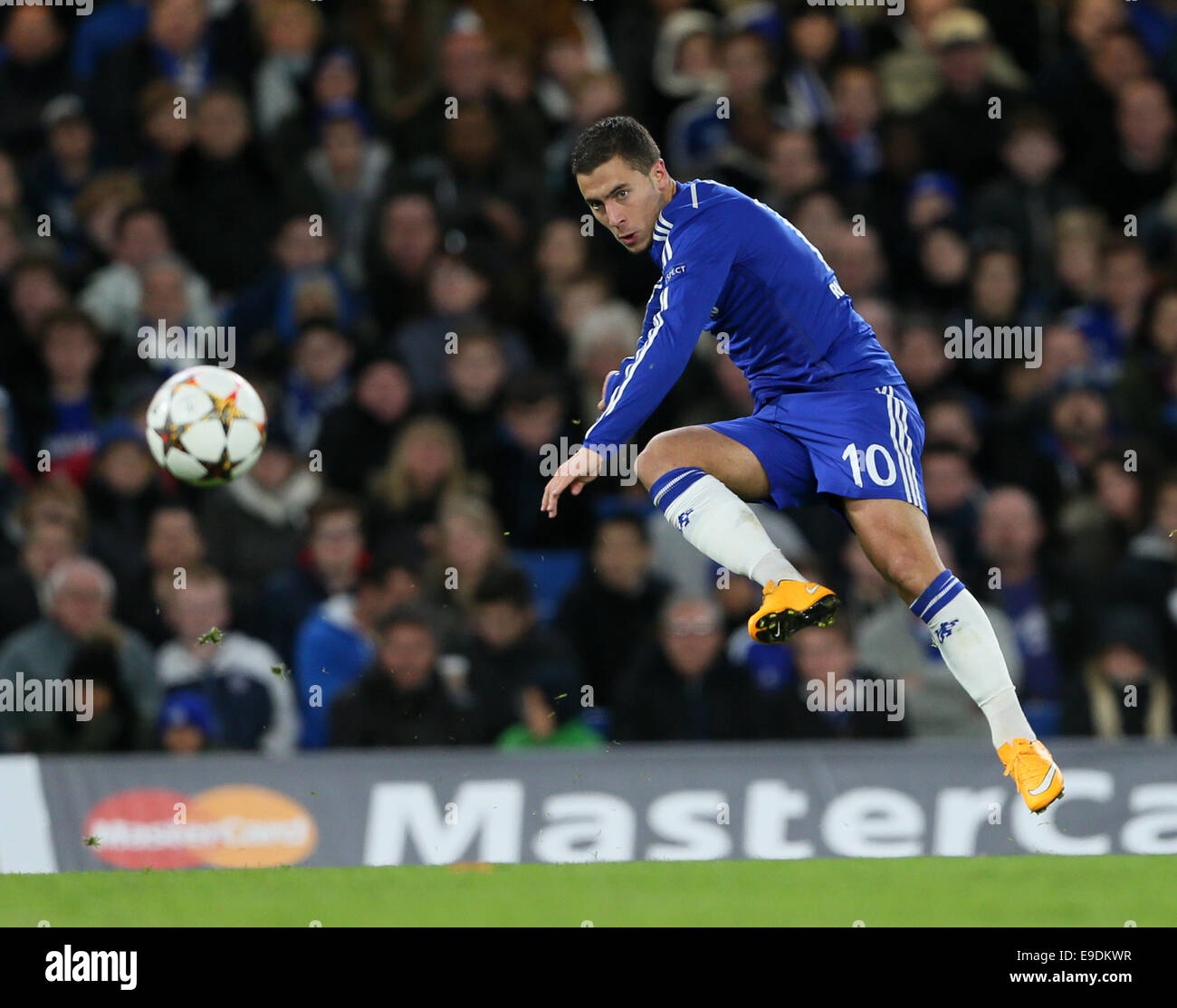 Eden hazard chelsea 2014 hi-res stock photography and images - Alamy