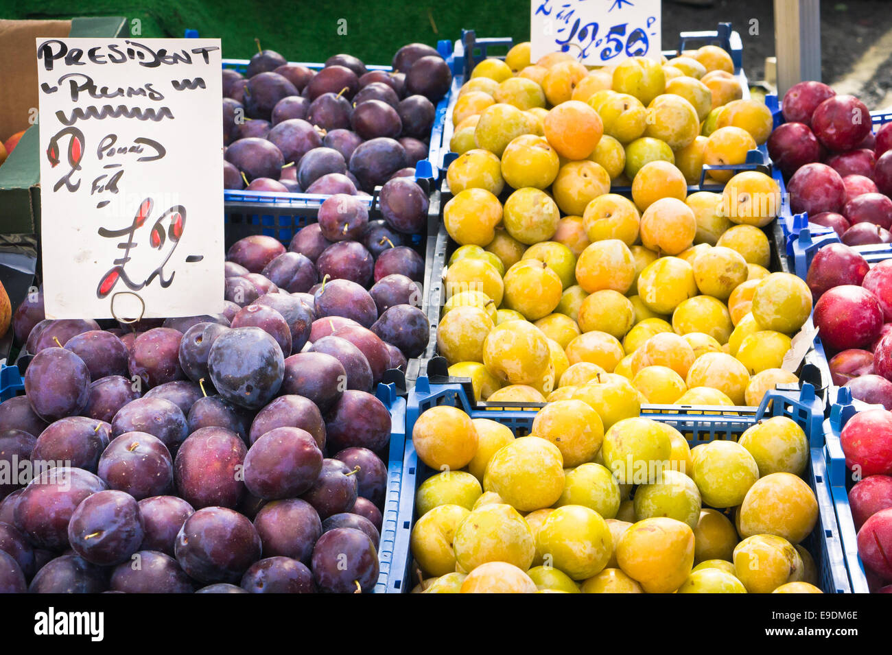 Plums for sale hi-res stock photography and images - Alamy