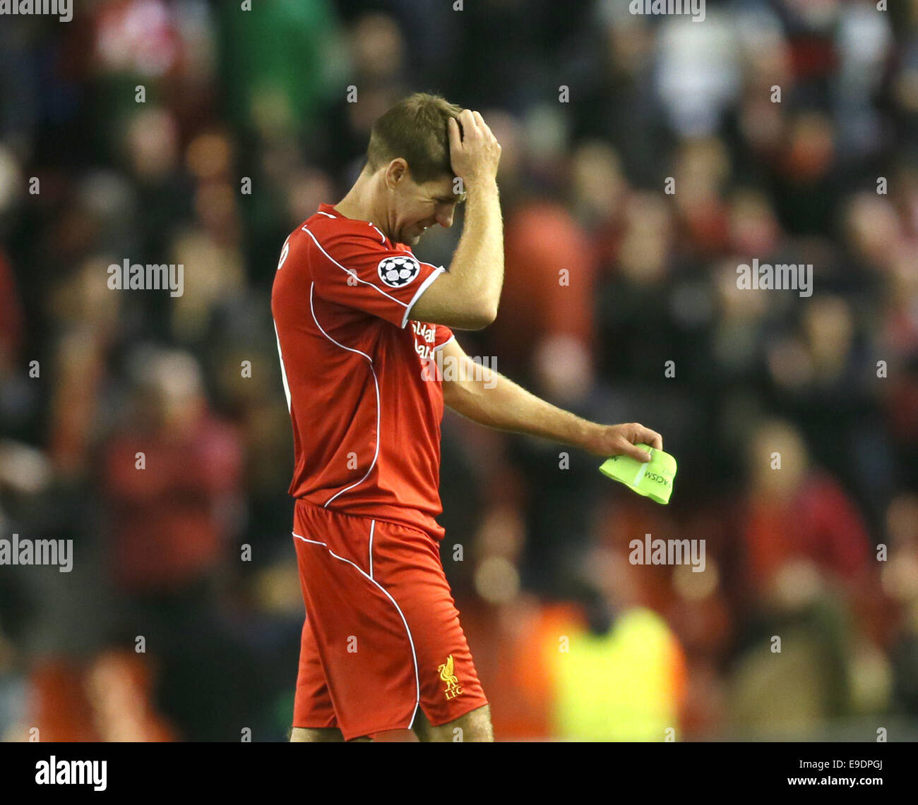 Steven gerrard of liverpool hi-res stock photography and images - Alamy