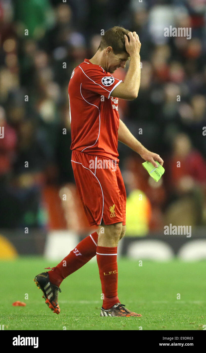 Steven gerrard of liverpool hi-res stock photography and images - Alamy