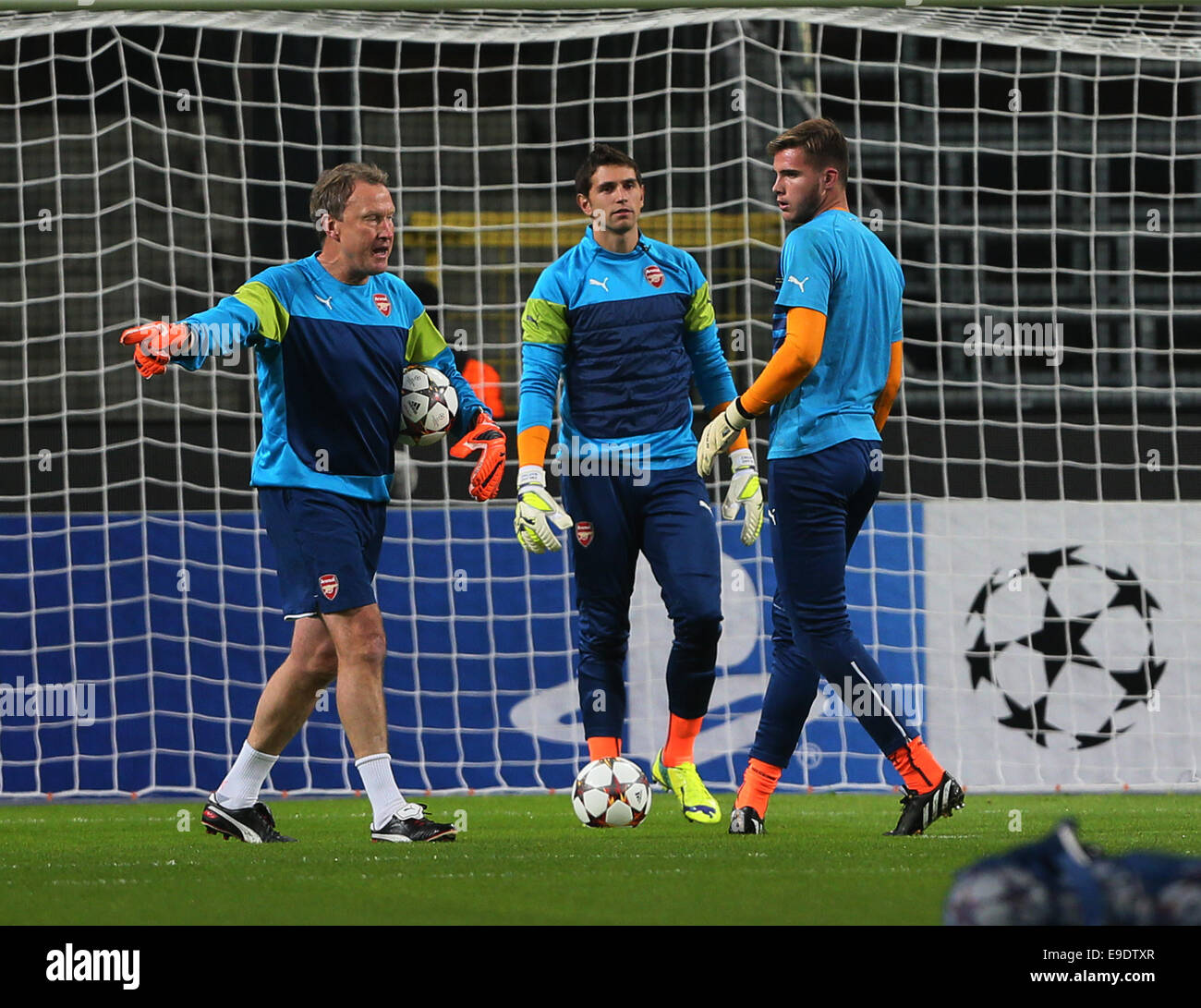 Arsenal vs rsc anderlecht hi-res stock photography and images - Alamy