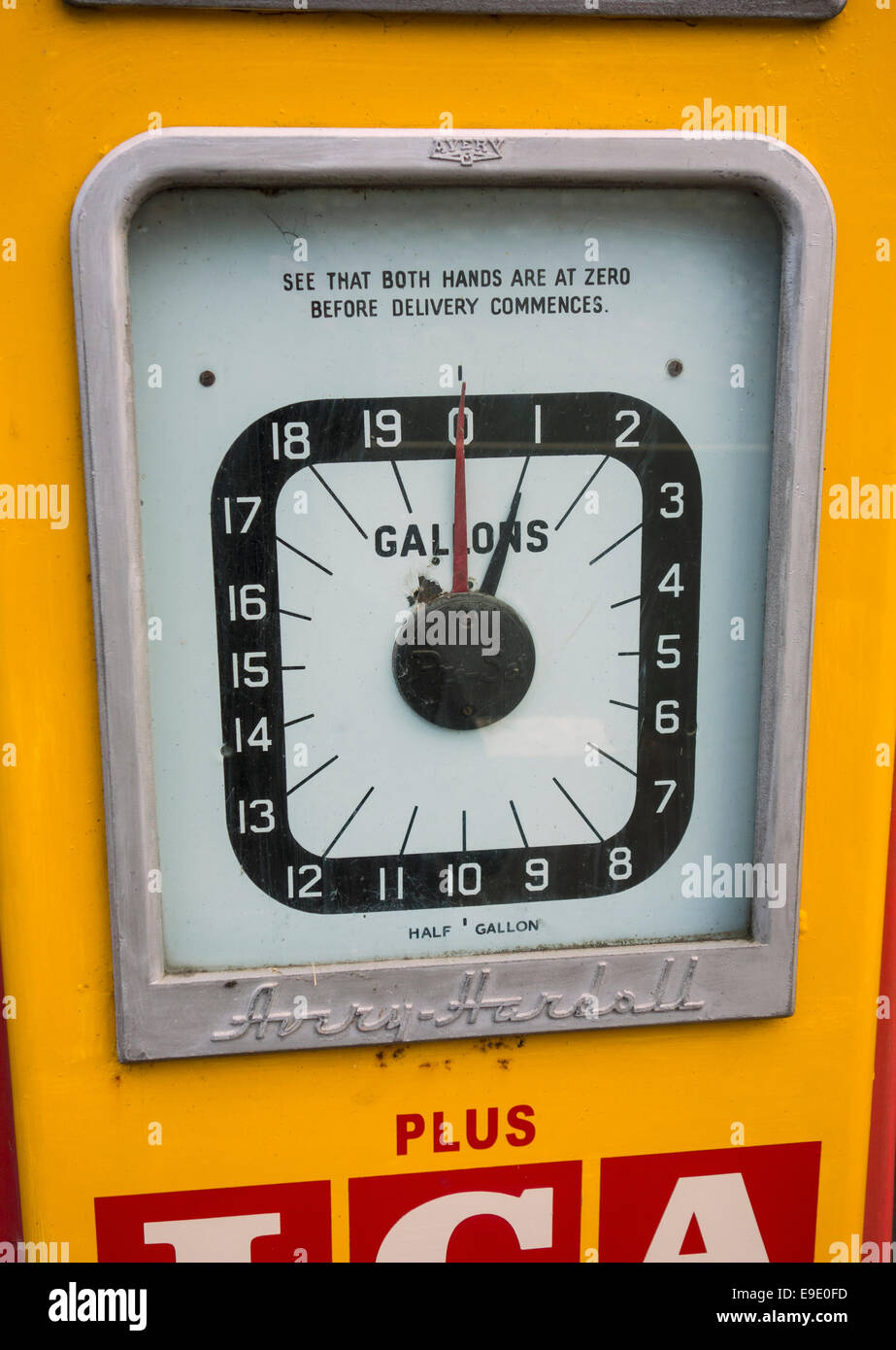 Old shell gasoline pump hi-res stock photography and images - Alamy