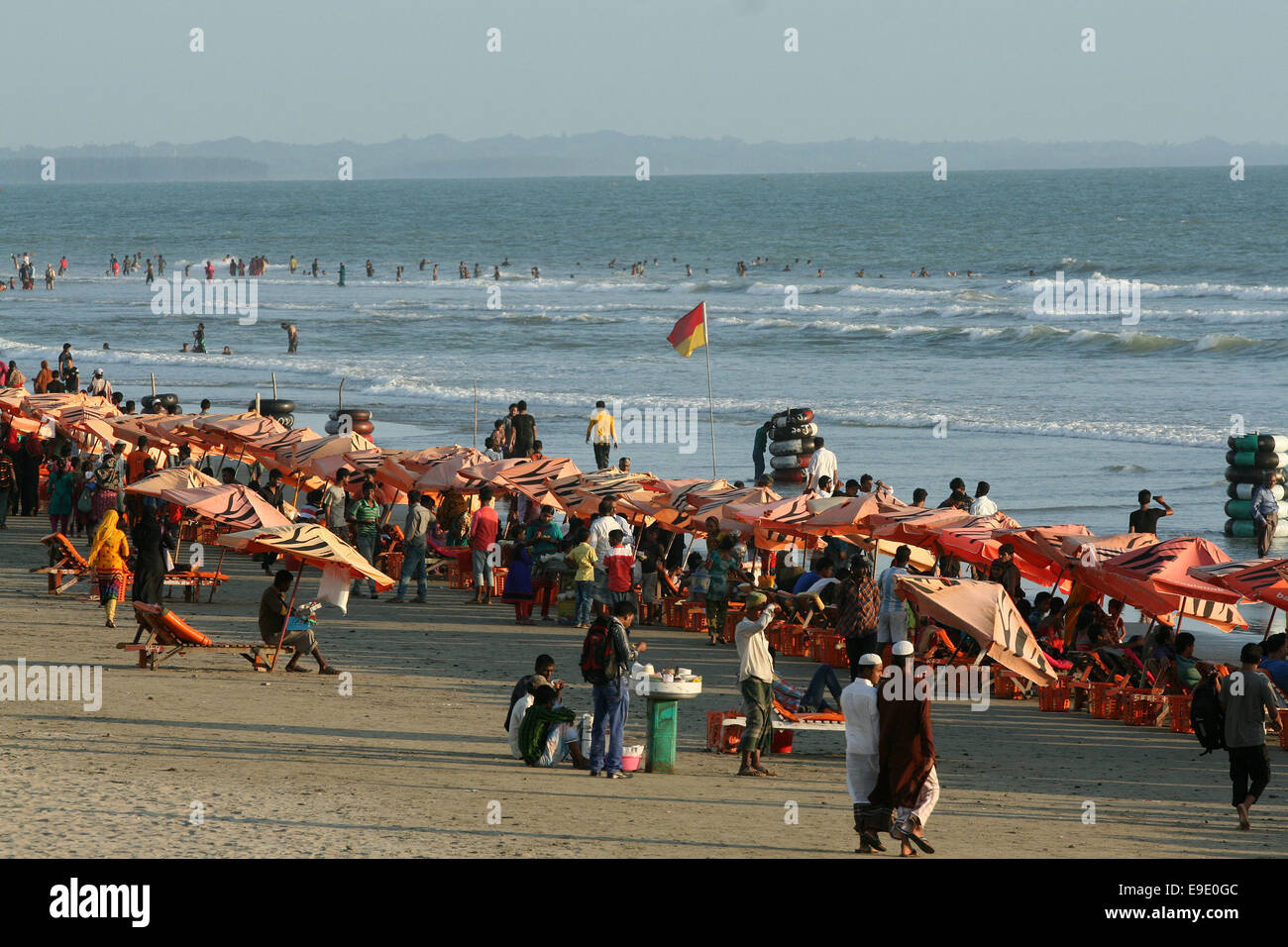 Bangladesh, Cox bazaar 16 October 2014. Cox bazaar the world's longest ...