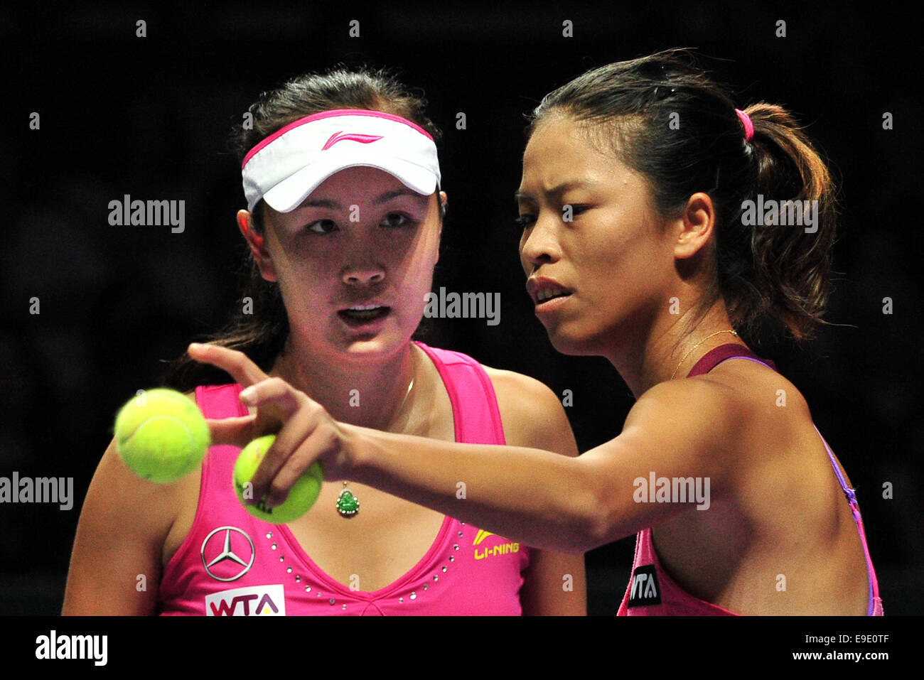 Singapore. 26th Oct, 2014. Peng Shuai (L) of China talks with Hsieh Su ...