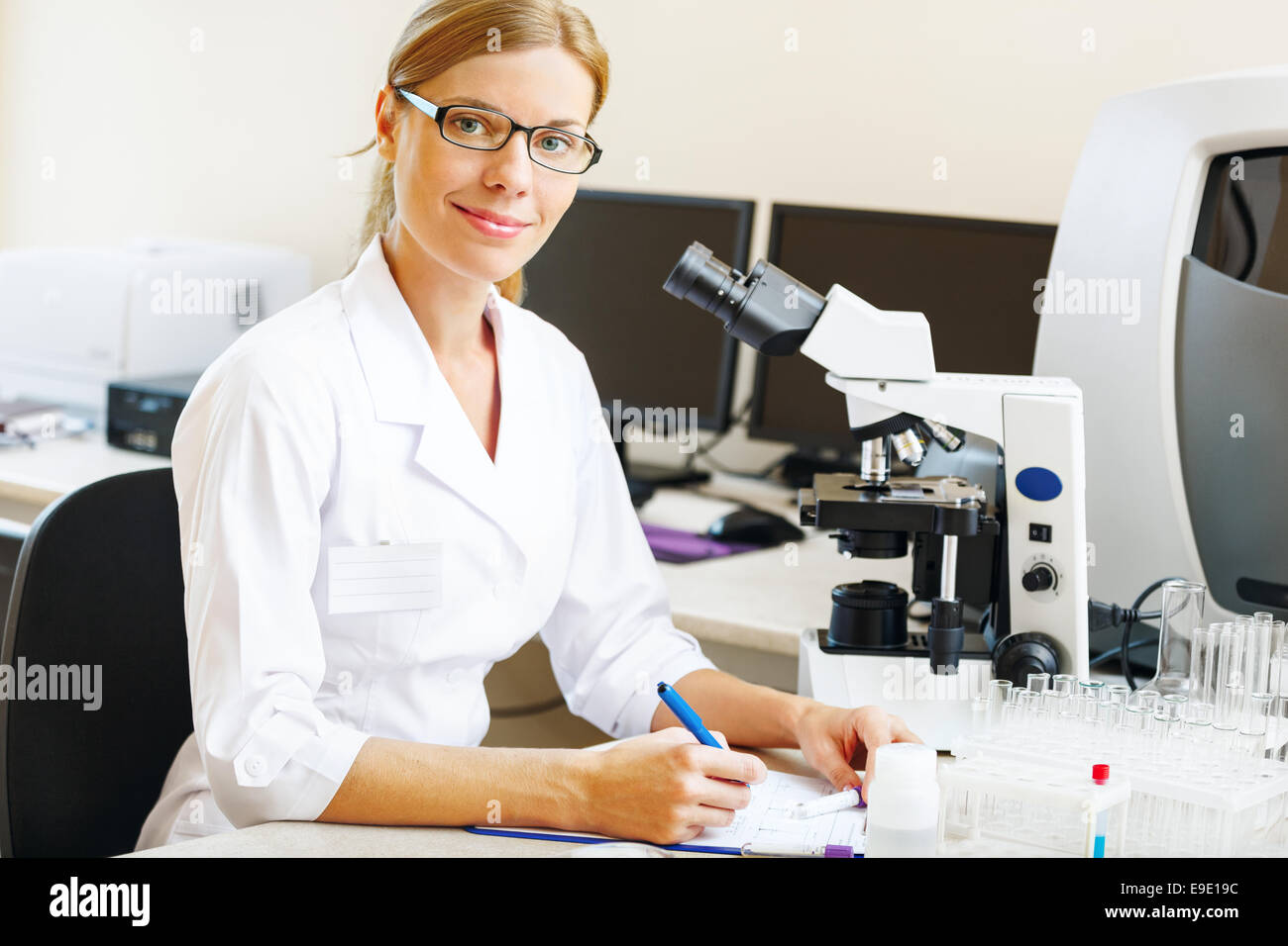 Beautiful woman in laboratory working hi-res stock photography and ...