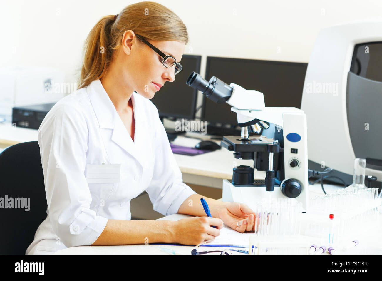 Woman working in research laboratory hi-res stock photography and ...