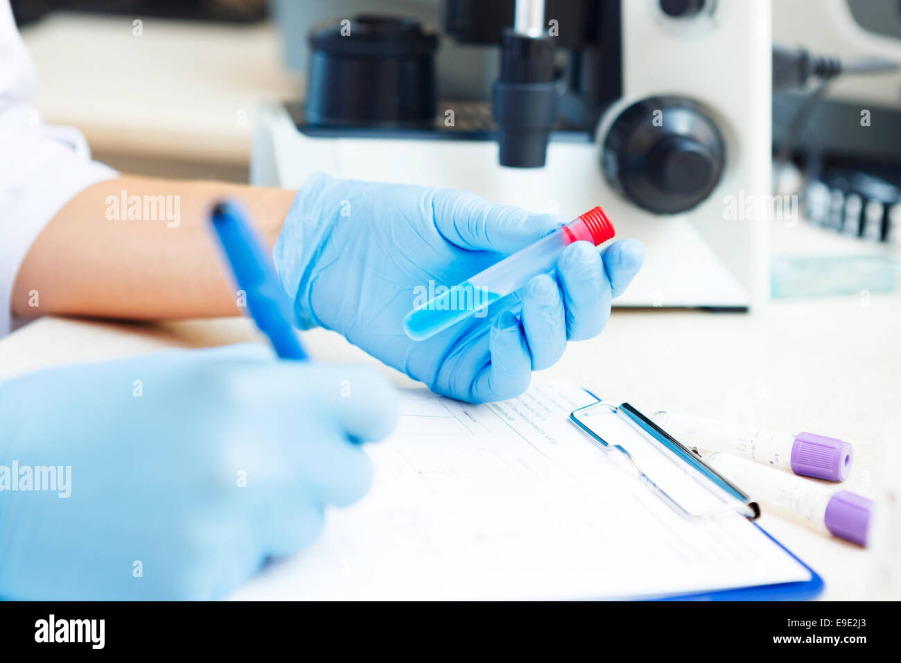 Forensics lab hi-res stock photography and images - Alamy